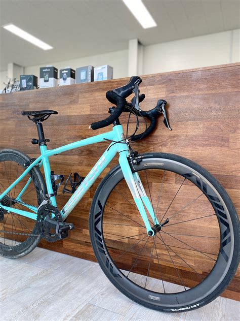 자전거를 타고 고치는 벨로비 타이어 바꾸고 실란트 넣고 튜블리스의 세계로 오신걸 환영합니다 Instagram