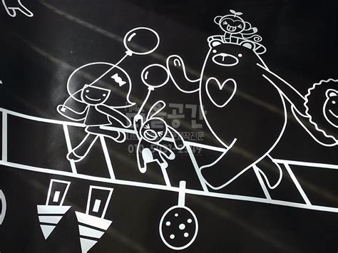 어린이집 창문시트지 유치원 창문꾸미기 그림시트지 시트지컷팅제작 그림스티커 창문 안개시트지 반투명시트지 유리창시트지시트지글자컷팅엠보시트지어린이도서관 창문