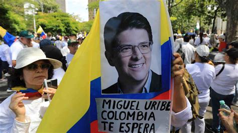 Esposa De Miguel Uribe Informa Que El Precandidato Presidencial Sigue En Cirugía Pero Los
