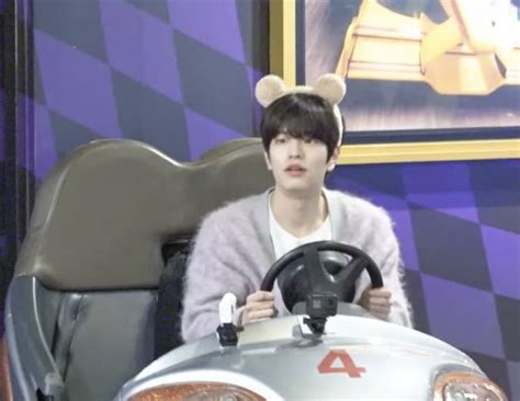 [잡담] 스키즈 승민 오늘 뜬 자컷 옷 개잘어눌린다 ㄷ 쿨톤인가 이런 옷은 인스티즈 Instiz 연예 카테고리