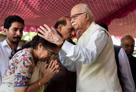 Mortal Remains Of Ananth Kumar Consigned To Flames Top Leaders Pay Homage India News