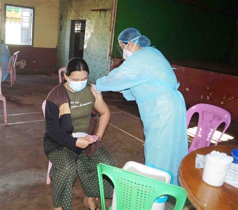 ဆီဆိုင်မြို့၌ ဦးစားပေးအုပ်စုတွင် ပါဝင်သူများအား ကိုဗစ် ၁၉ ကာကွယ်ဆေး ဒုတိယအကြိမ် ဆက်လက်ထိုးန