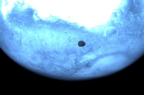 Curiosity Rover Spots Surprisingly Colorful Twilight Clouds On Mars