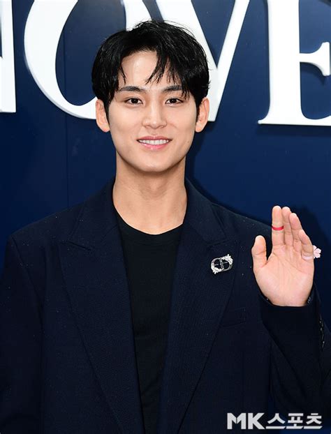 Seventeens Mingyu Poses At An Ikonic Personal Care Brand Photo Event