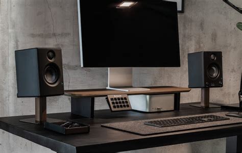 The Setup Cockpit The Monitor Stand That Adapts To You Balolo