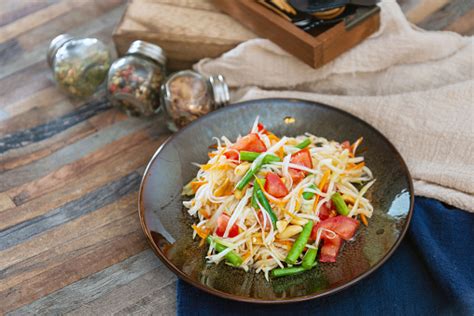 파파야 토마토 녹색 콩과 땅콩의 좋은 조각으로 준비 전통 태국 음식 파파야 샐러드 건강한 생활방식에 대한 스톡 사진 및 기타 이미지 건강한 생활방식 고급 요리 고기