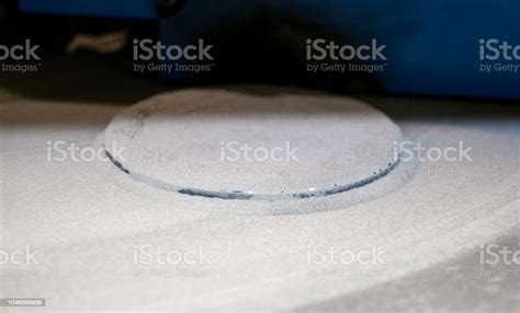 개체는 금속에 인쇄 된 3d 프린터 레이저 소 결 기계 금속 클로즈업 3차원 인쇄에 대한 스톡 사진 및 기타 이미지 3차원 인쇄 3차원 형태 개념 Istock