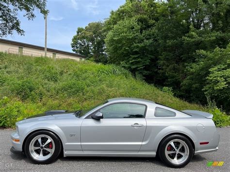 2005 Satin Silver Metallic Ford Mustang Gt Premium Coupe 146140192