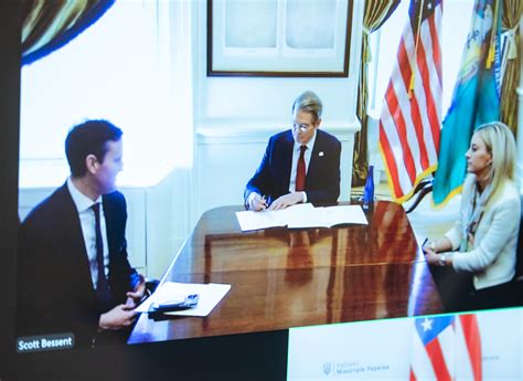 Україна та США підписали меморандум щодо угоди про рідкоземи