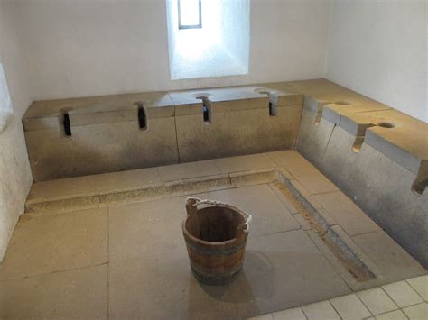 How Did The Romans Go To The Toilet