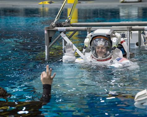 7 Ways Exploring The Ocean Is Like Exploring Outer Space