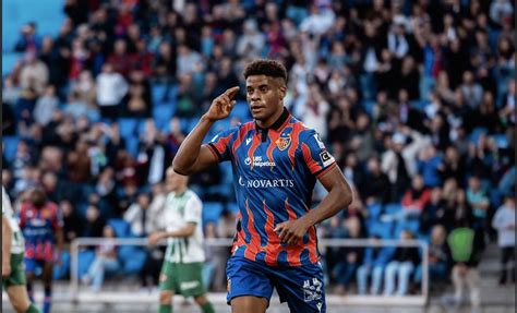 Kevin Carlos El Mejor Delantero De Suiza