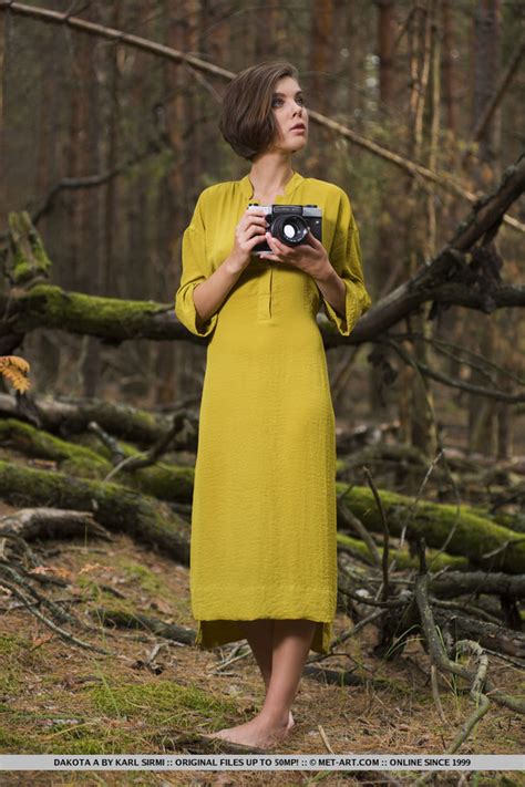 Short Haired Brunette In Long Green Dress S Xxx Dessert Picture 2