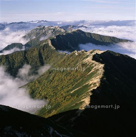 北アルプス 燕岳への稜線の写真素材 24241546 イメージマート