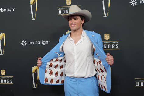 Cameron Dicker Rinde Homenaje A Mohamed Salah Al Elegir El Número De