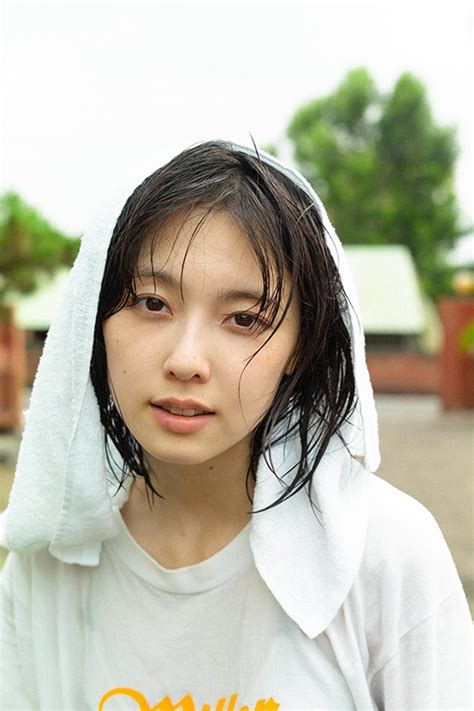 加藤小夏 写真集 二日月 B L T MOOK 加藤小夏 HMV BOOKS online 9784867017494