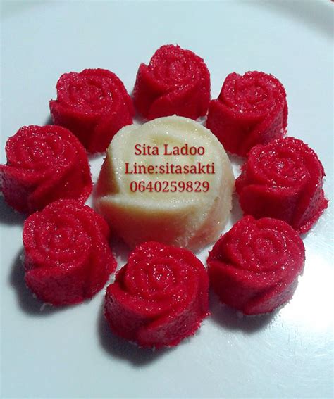 ขนม🌹 Rose Coconut 🌹 ชุดเล็ก 9 ดอก 159💲 ดอกเล็ก 8 ดอก ดอกใหญ่ตรงกลาง 1 ดอก ขนมถวายพระมารดาพระ