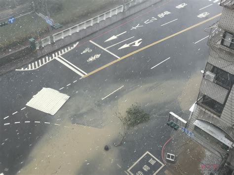 中度颱風《山陀兒》風強雨狂 高雄樹倒壓毀自小客車 觀傳媒