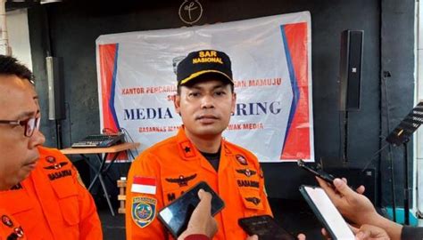 Basarnas Mamuju Cari Warga Terseret Arus Sungai Di Majene