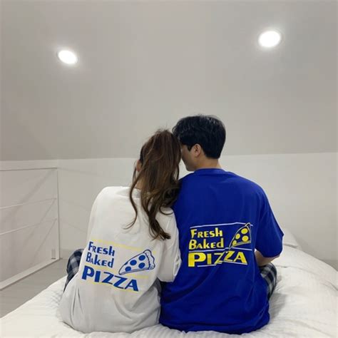 커플 시밀러룩 남녀공용 박스 피자 반팔티 Pizza티