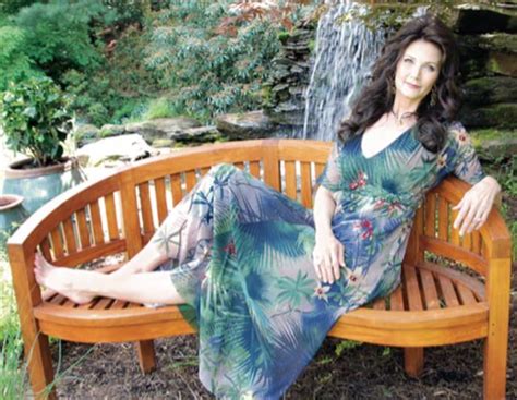 Lynda Carter Scrolller