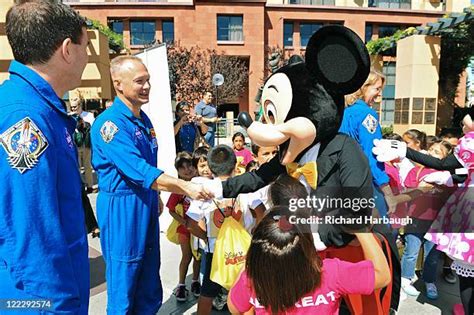 Disneys Mickey Mouse Clubhouse Photos And Premium High Res Pictures Getty Images