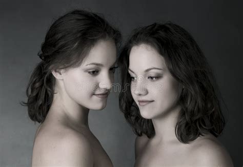 Hermanas Foto De Archivo Imagen De Hermane Hermana