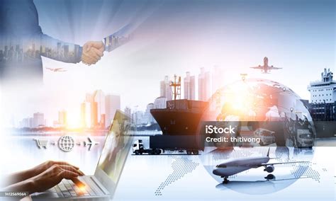 배경에 물류 네트워크 분포와 세계지도 운송 산업 및 해운 사업 수입 수출 개념 컨테이너화물 화물선의 글로벌 비즈니스 산업에 대한 스톡 사진 및 기타 이미지 Istock