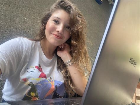 İrem aral linkedin‘de bence beni herkes birazda kendime has tarzım ve eğlenceli postlarımla