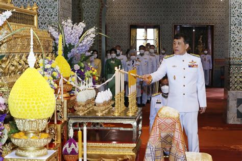 ในหลวง พระราชินี ทรงบำเพ็ญพระราชกุศลในการพระราชพิธีสงกรานต์