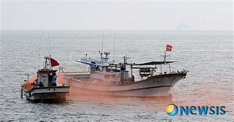 부산서 위치추적 구명조끼 이용 해상인명구조 시연