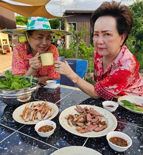 คุณยายandคุณย่าเค้านัดกันมาดื่ม หนูน้อยบนยอดเขาอันหนาวเหน็บ