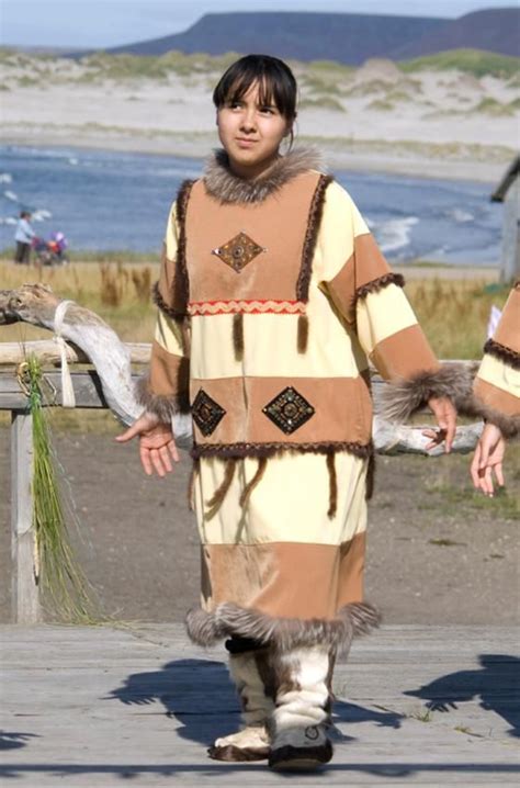 25 National Costumes To Connect To Cultures From Around The World
