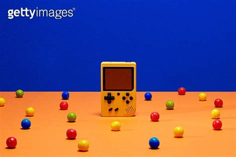 레트로스타일 컨셉 뉴트로 20세기스타일 스타일 비디오게임 전기용품 사탕 달콤한음식 풍선껌 사탕 백그라운드 이미지 Jv11978320 게티