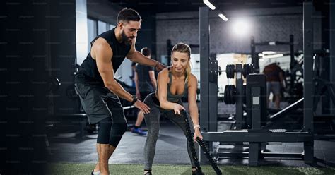 여성의 자세를 고치는 체육관 강사 무거운 로프 조작 방법 배우기 사진 Unsplash의 체육관 이미지