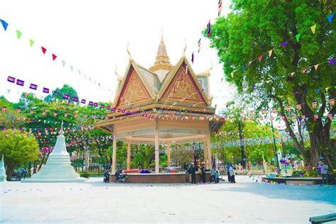 ទិដ្ឋភាពក្រុមការងារ មន្ទីរវប្បធម៌ និង វិចិត្រសិល្បៈ បានចាប់ផ្ដើមរៀបចំ តុបតែង