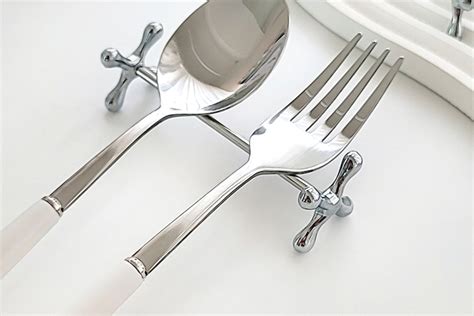 리빙앤소품 11 스텐 304 실버 크로스 덤벨 커트러리 양식기 수저 포크 받침 숟가락 젓가락 레스트 위시버킷