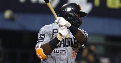 누가 진짜 플로리얼인가 본헤드 주루사→동점 3루타→4출루 맹활약폰세 2승 한화 두산 5 4 꺾고 2연패 탈출 잠실스코어