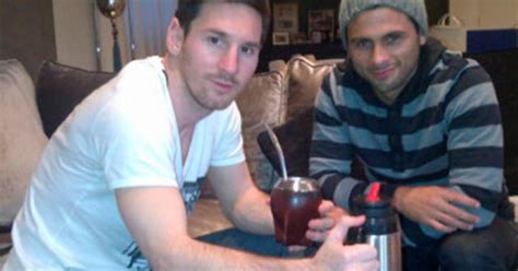 Lionel Messi Celebró Récord Goleador Tomando Mate Con Su Primo