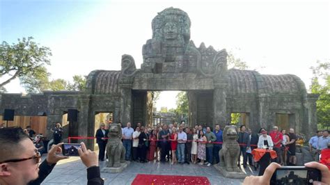 ស្អាត សោភ័ណ្ឌ និងទាក់ទាញ សួនសត្វនៅសហរដ្ឋអាមេរិក រចនាជាប្រាសាទបុរាណខ្មែរ