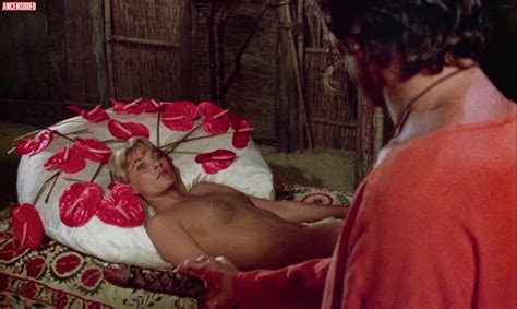 Janet Agren Nue Dans Eaten Alive