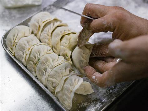 사업 망해 밀가루 부쳐 먹다 요리에 빠졌다 하루 4명만 먹는 만두 오마카세