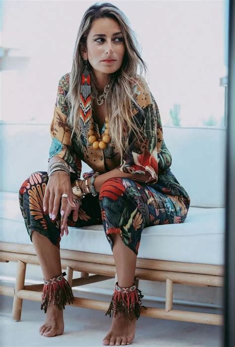 Amina Khalil R Celeb Barefoot