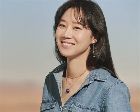 [화보is] 공효진의 청청패션 시크한데 우아해