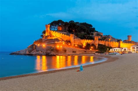 スペイン、カタルーニャ、コスタブラバのトッサデマール Premium写真