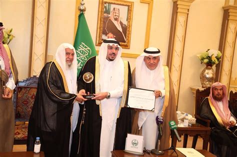 Salem Alzahrani سالم الزهراني On Twitter أمير منطقة القصيم يكّرم