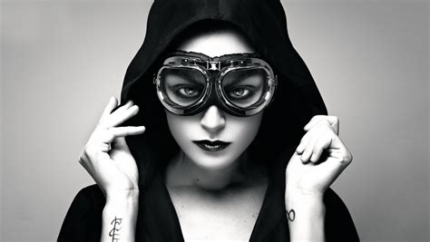 배경 화면 얼굴 화이트 검은 여자들 단색화 모델 초상화 색안경 사진술 마스크 의류 머리 아름다움 복장
