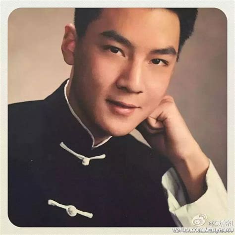44岁吴彦祖晒十几岁旧照，不愧是“从小帅到大”系列