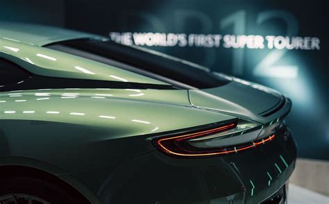 アストンマーティンの次世代スポーツカーを先導──アストンマーティンが新型db12を発表｜aston Martin Web Magazine