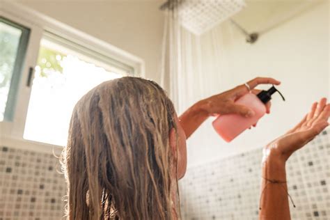 When And How To Use A Clarifying Shampoo